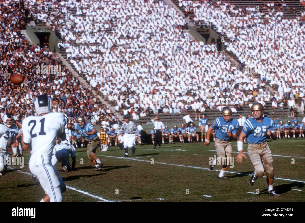 LOS ANGELES, CA - DECEMBER 3: Ron Hull #50 and Jim Stanley #85 of the ...