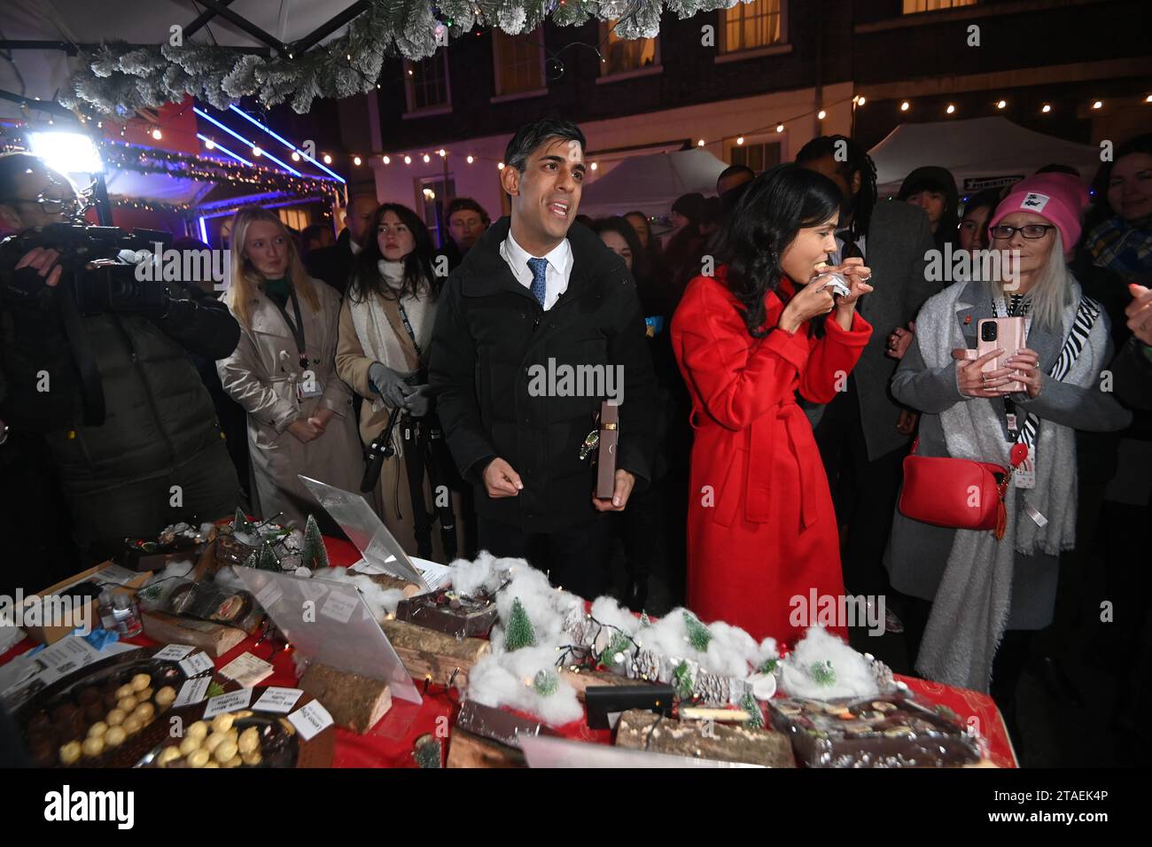 Prime Minister Rishi Sunak and his wife Akshata Murty speak to stall ...
