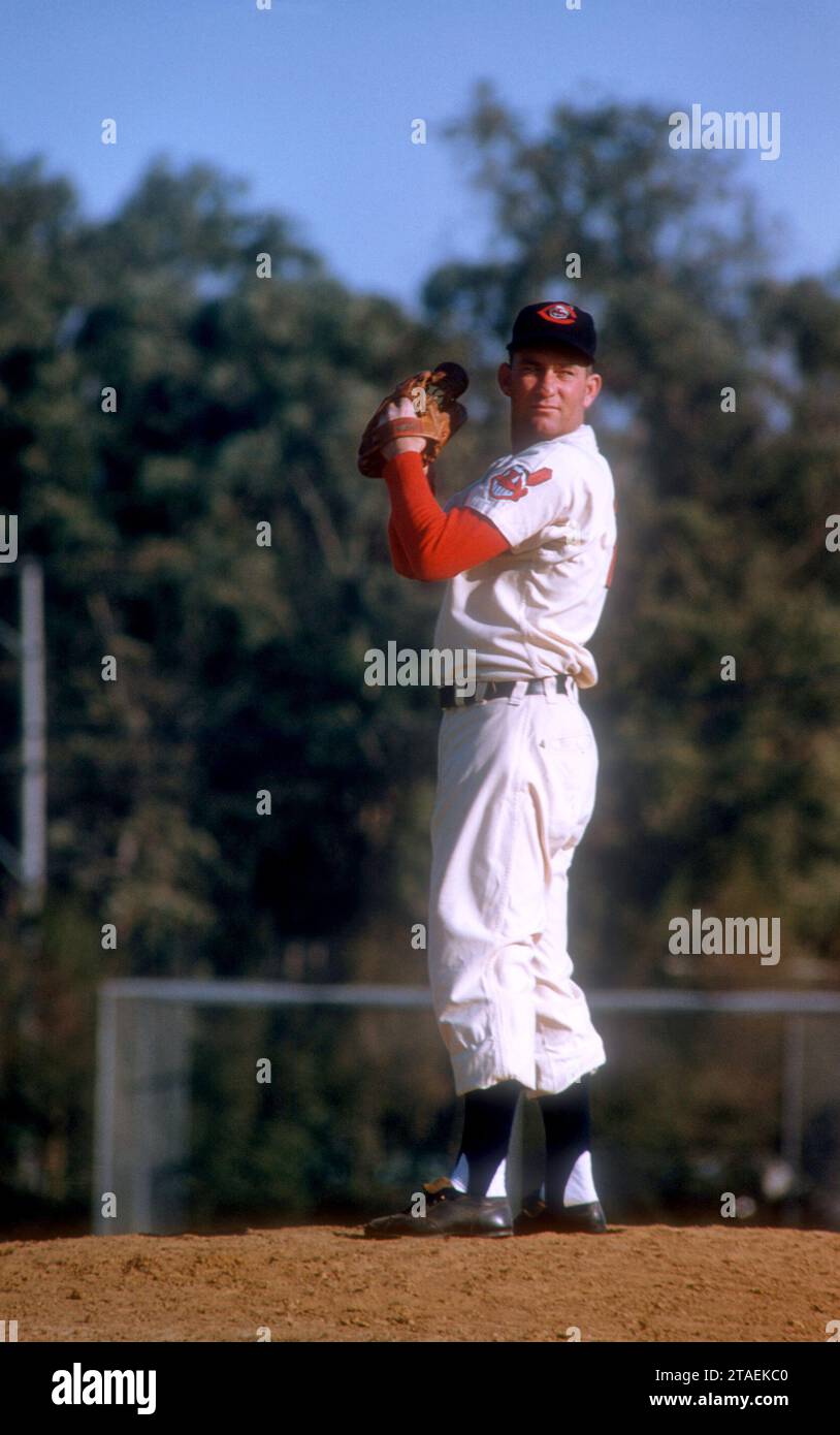 TUCSON, AZ - MARCH, 1957: Pitcher Bob Lemon #21 of the Cleveland ...