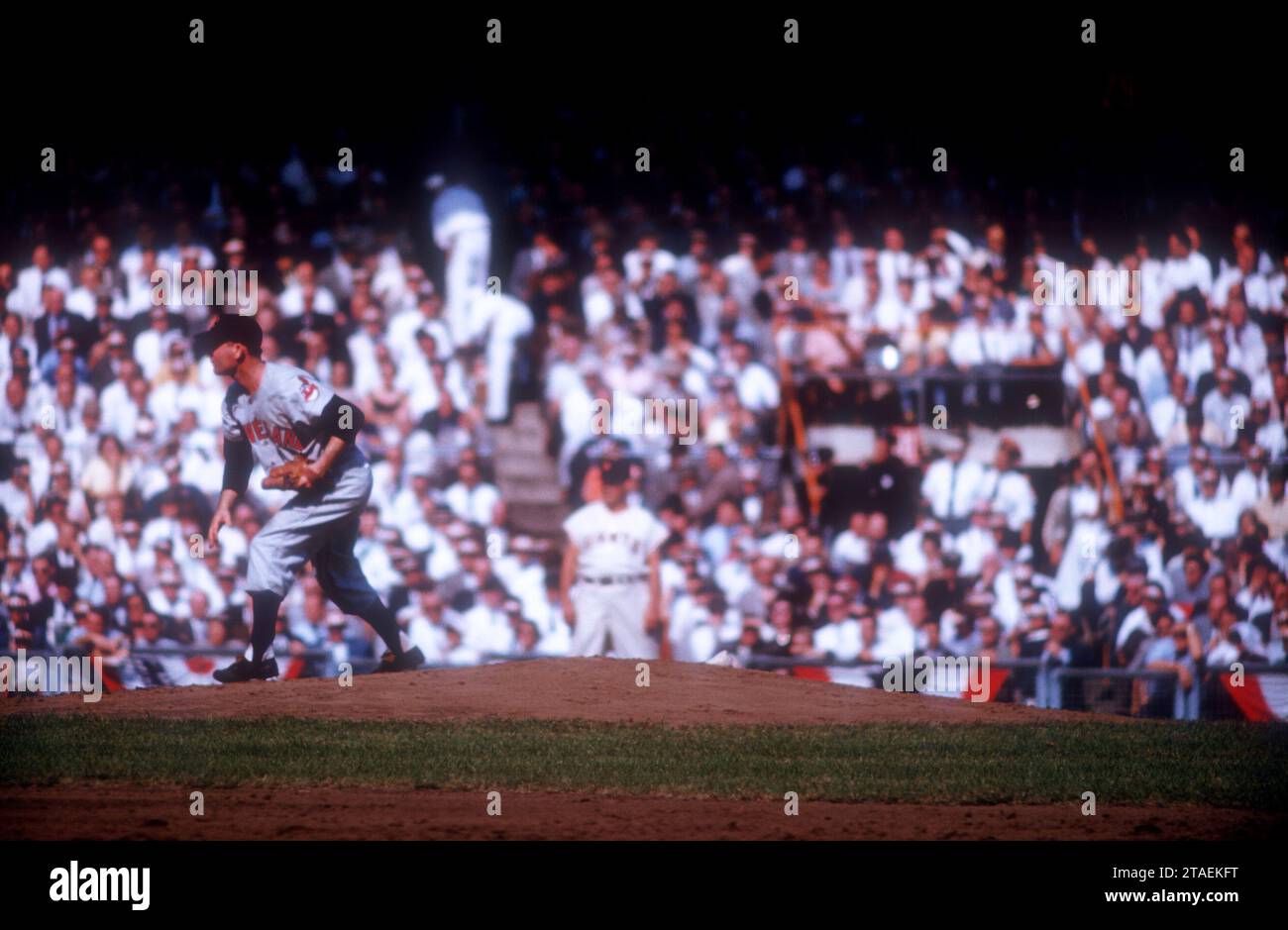 NEW YORK, NY - SEPTEMBER 29: Bob Lemon #21 of the Cleveland Indians ...
