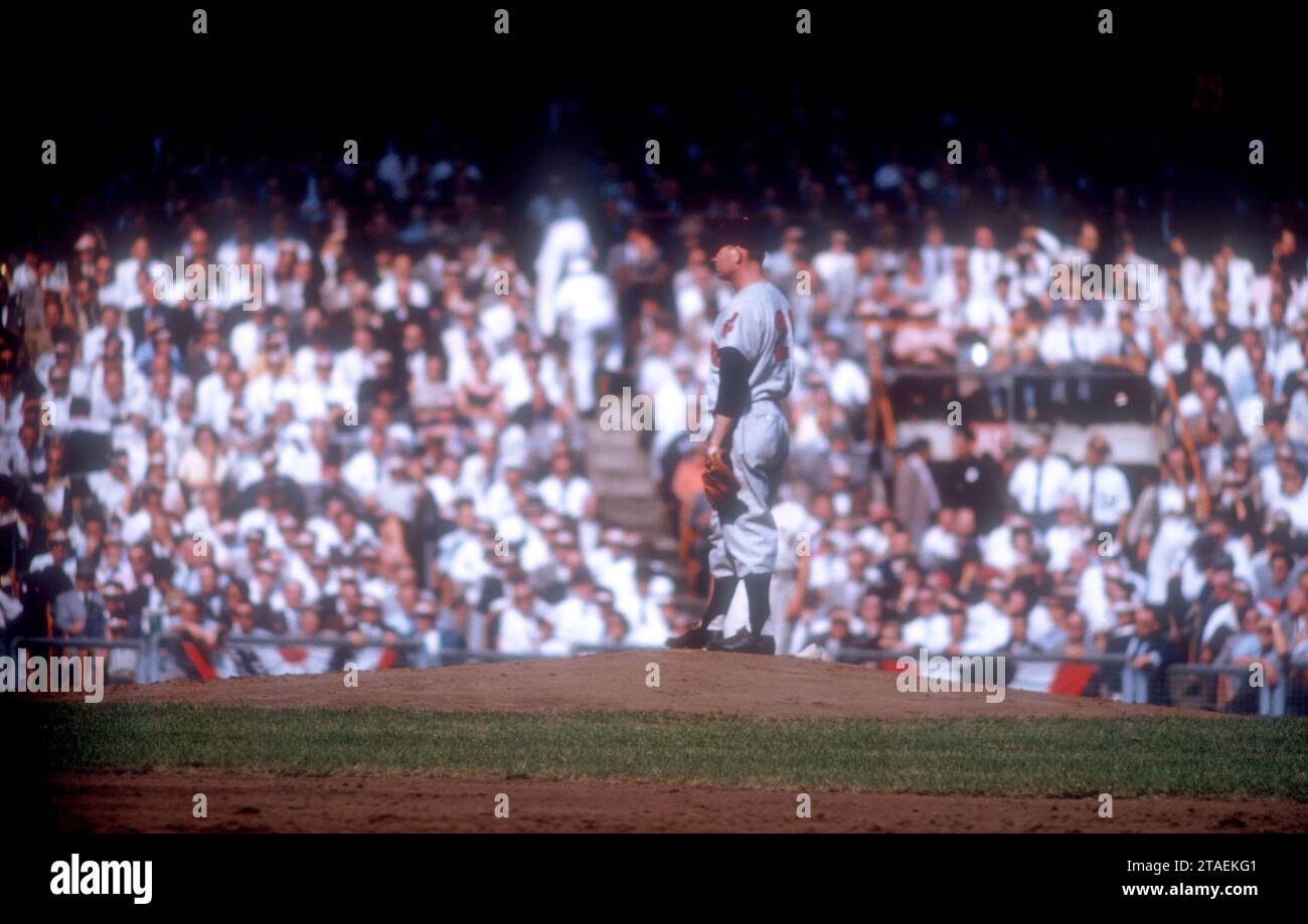 NEW YORK, NY - SEPTEMBER 29: Bob Lemon #21 of the Cleveland Indians ...