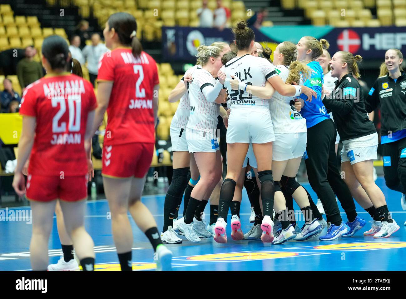 German players celebrates after winning the IHF World Women's Handball ...