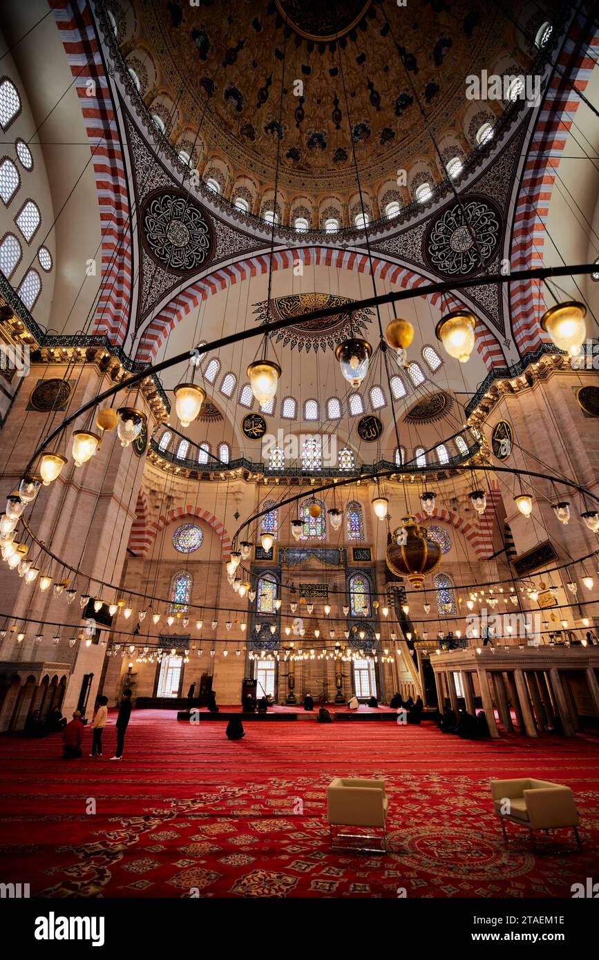 Mosque lighting fixtures hi-res stock photography and images - Alamy