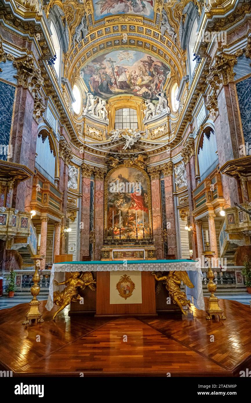 Side altar hi-res stock photography and images - Alamy
