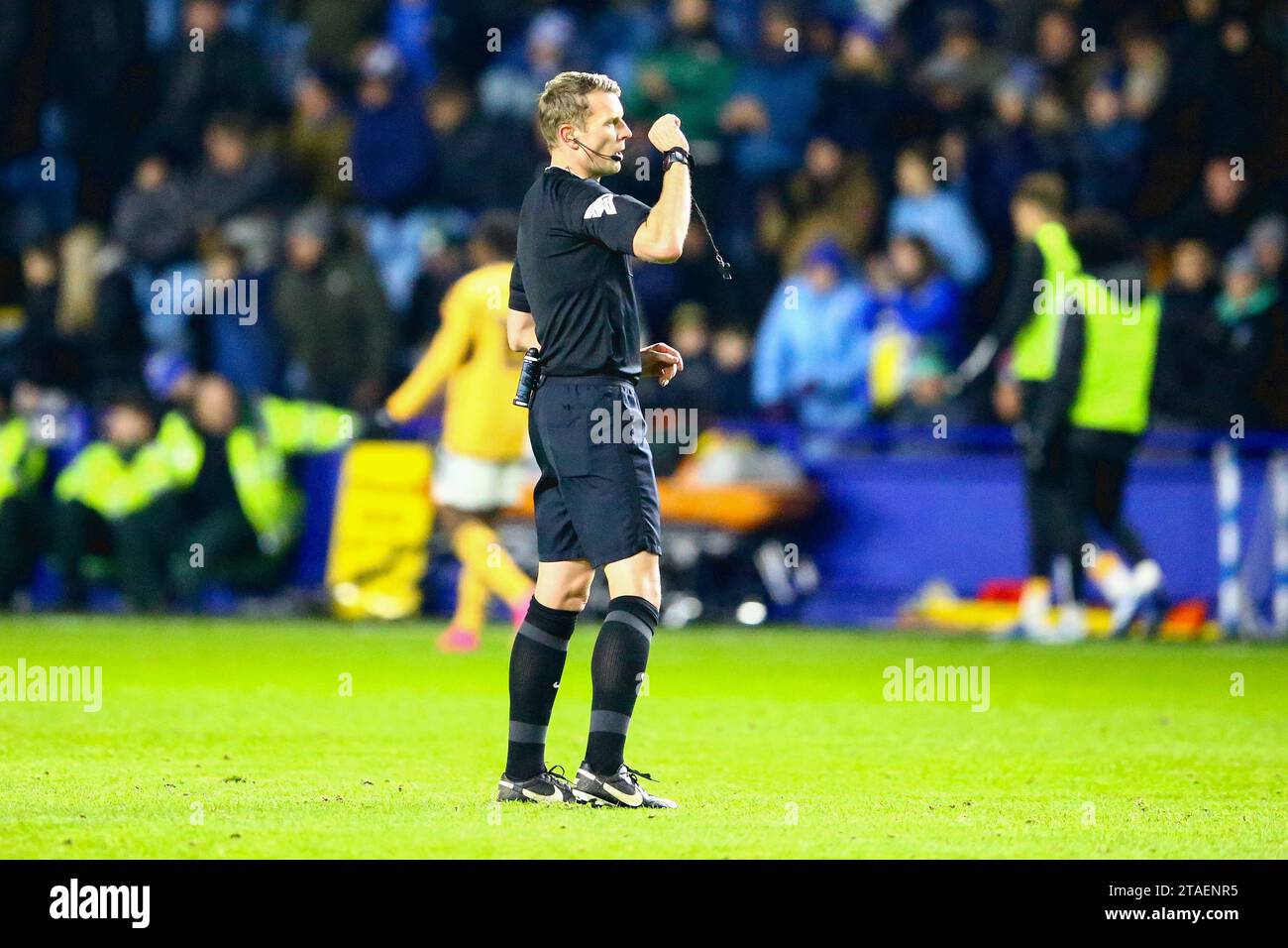 Hillsborough Stadium, Sheffield, England - 29th November 2023 Referee ...