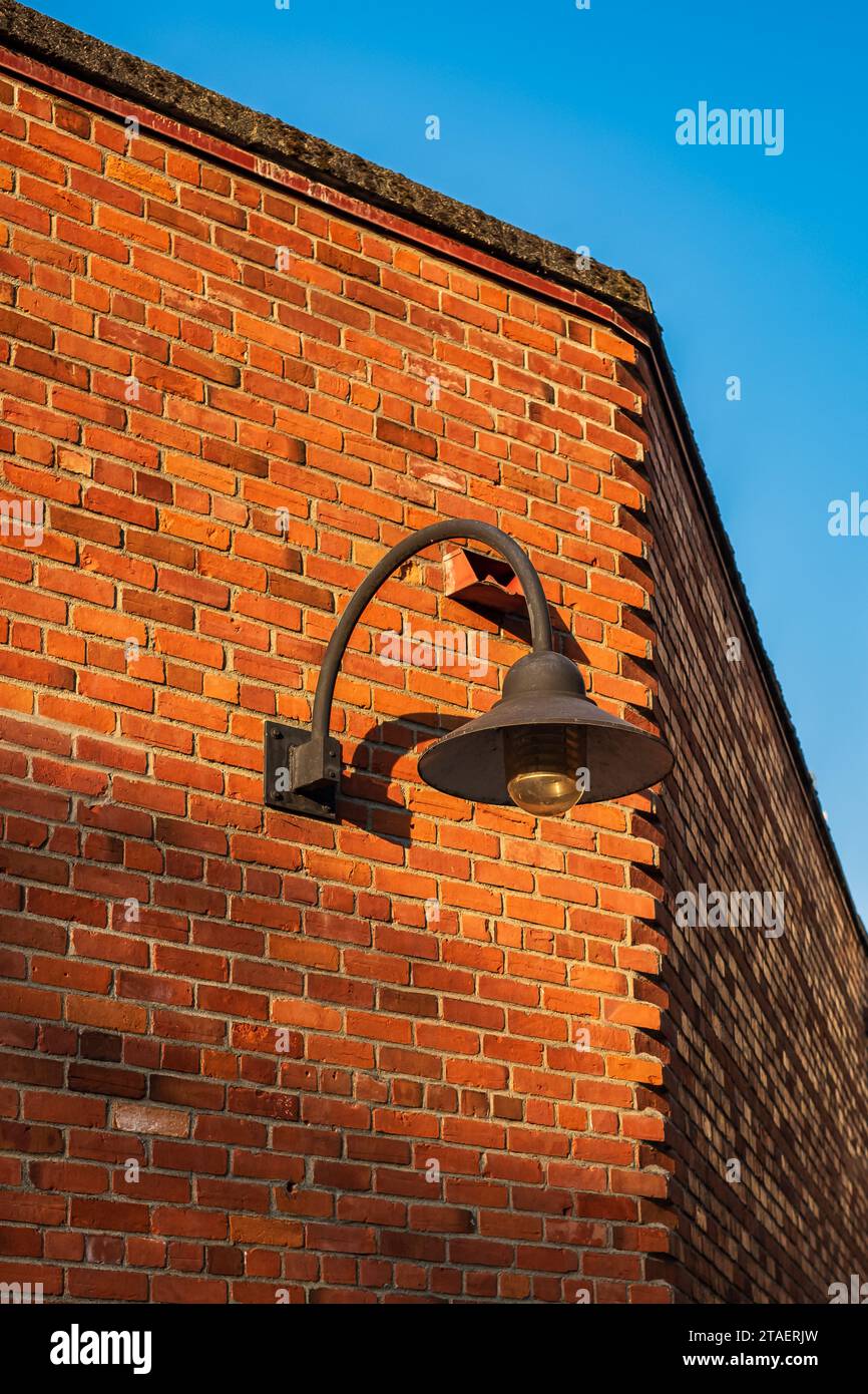 Street light brick hi-res stock photography and images - Alamy