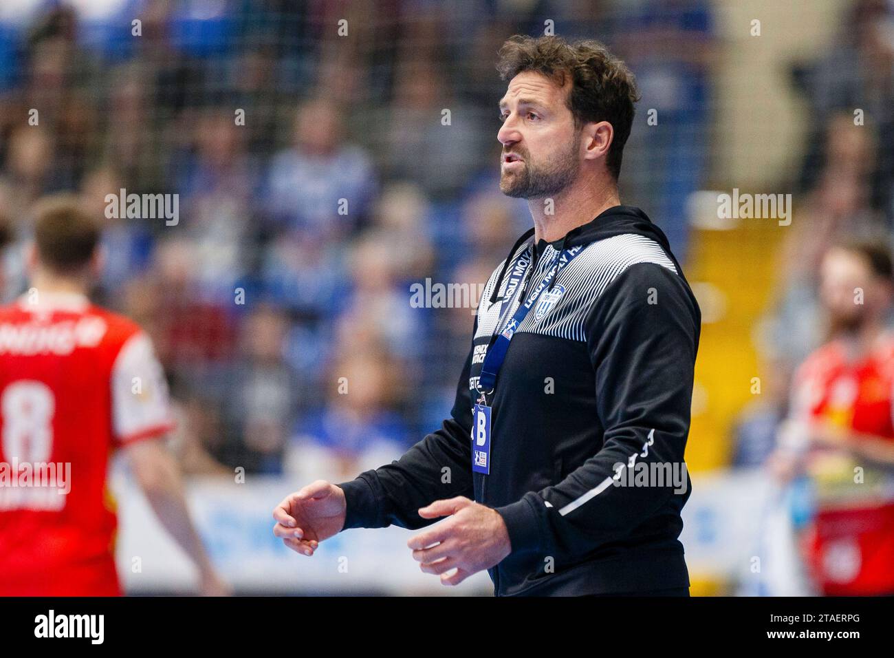 Lemgo, Deutschland. 30th Nov, 2023. Florian Kehrmann (TBV Lemgo Lippe, Trainer) gestikuliert ...