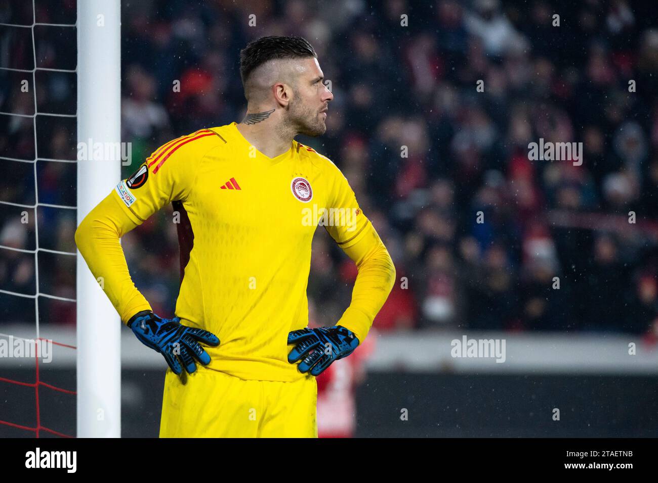 Alexandros Paschalakis (Olympiacos FC, #01) aergert sich ueber das Tor ...