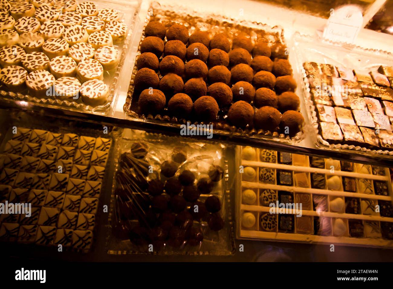 Paris Gateaux bakery in Hanoi, Vietnam, Asia Stock Photo - Alamy