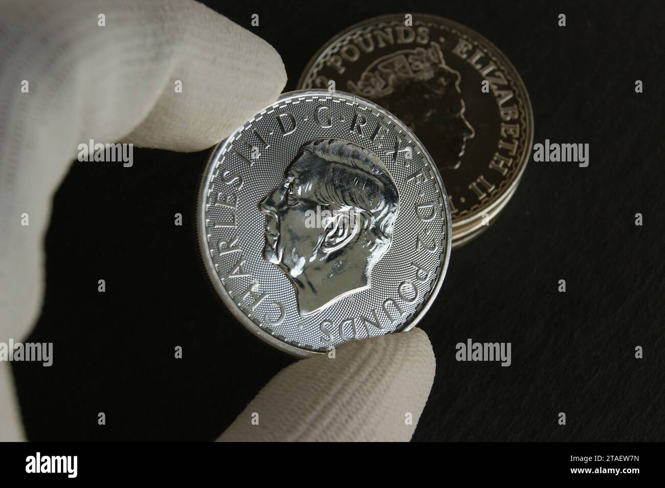 United Kingdom silver investment coin 2 pounds Stock Photo - Alamy