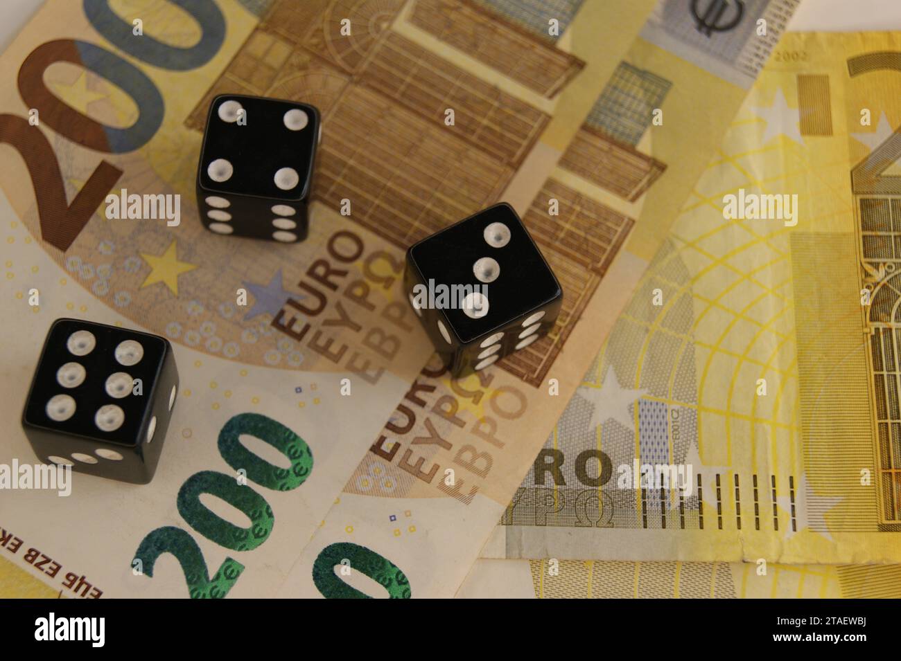 Three dice on 200 euro banknotes, close up Stock Photo - Alamy