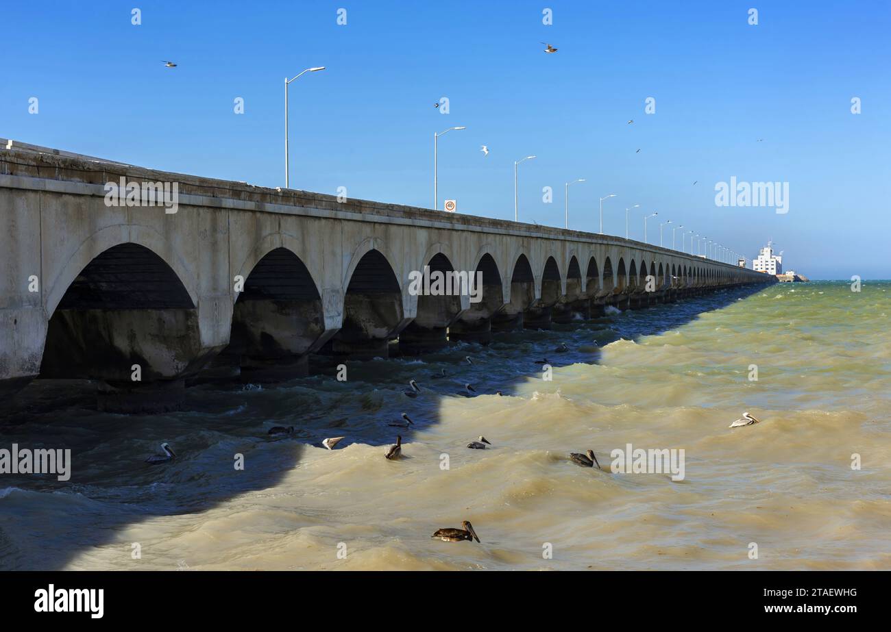 Terminal arcade hi-res stock photography and images - Alamy