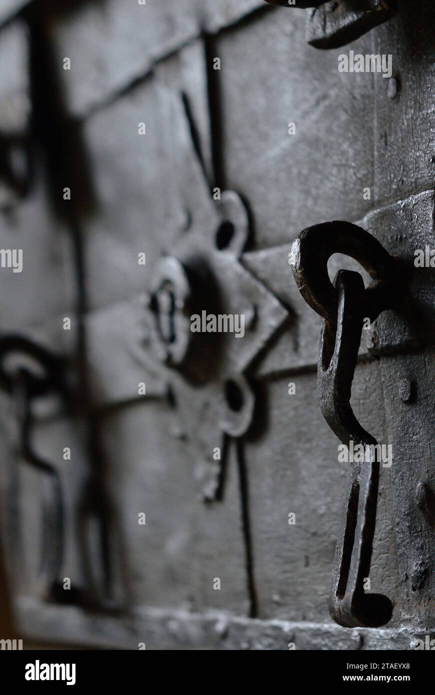 Open chest iron lock hi-res stock photography and images - Alamy