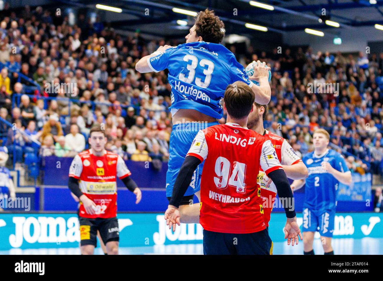 Lemgo, Deutschland. 30th Nov, 2023. v.l. Thomas Houtepen (TBV Lemgo Lippe, #33), Willy Weyhrauch ...