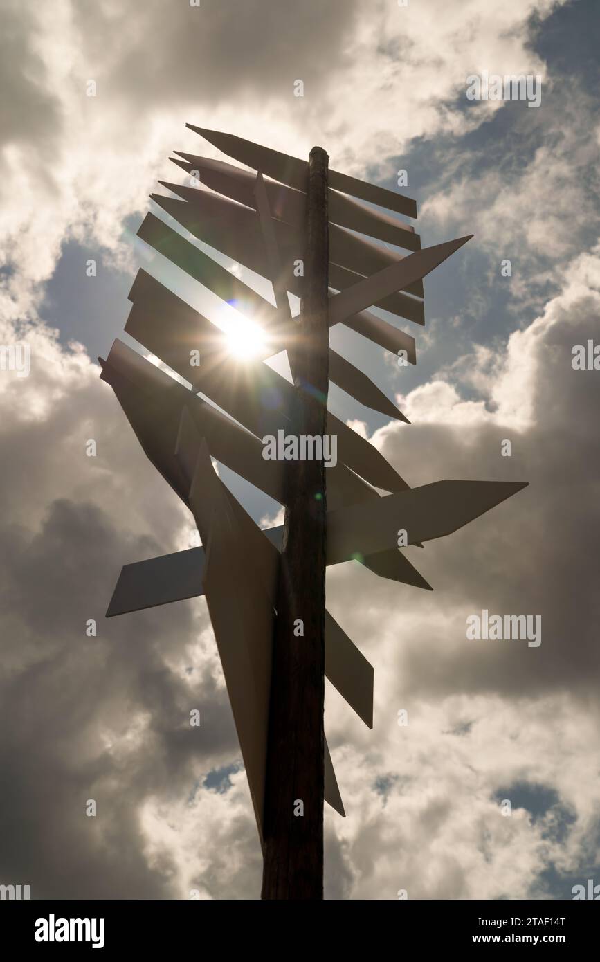 Silhouette of multiple blank signs on a wooden pole Stock Photo - Alamy