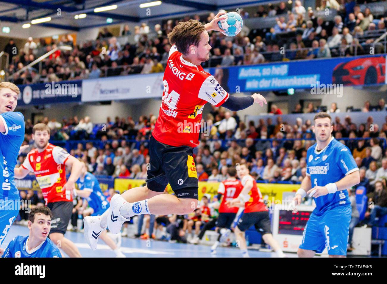 Lemgo, Deutschland. 30th Nov, 2023. Willy Weyhrauch (ThSV Eisenach, #94) GER, TBV Lemgo Lippe vs ...