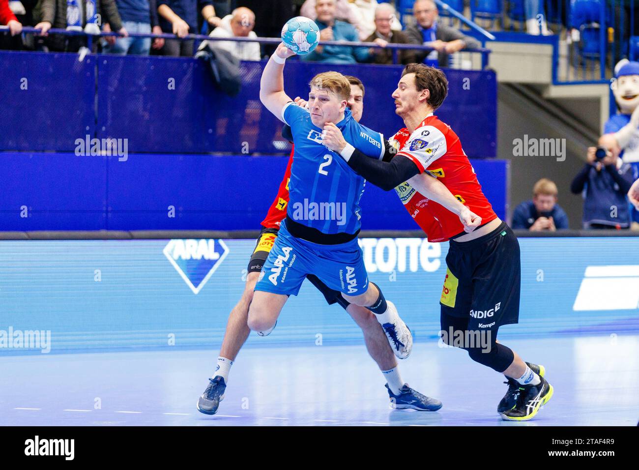 Lemgo, Deutschland. 30th Nov, 2023. v.l. Malte Donker (ThSV Eisenach, #39), Lukas Hutecek (TBV ...