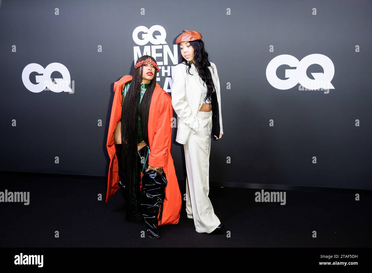 Berlin, Germany. 30th Nov, 2023. Erykah Badu (l), musician and winner ...