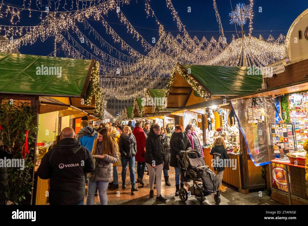 Vorweihnachtszeit, Weihnachtsmarkt in der Innenstadt von Essen ...