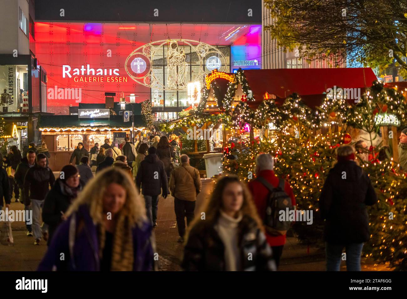 Vorweihnachtszeit, Weihnachtsmarkt in der Innenstadt von Essen ...