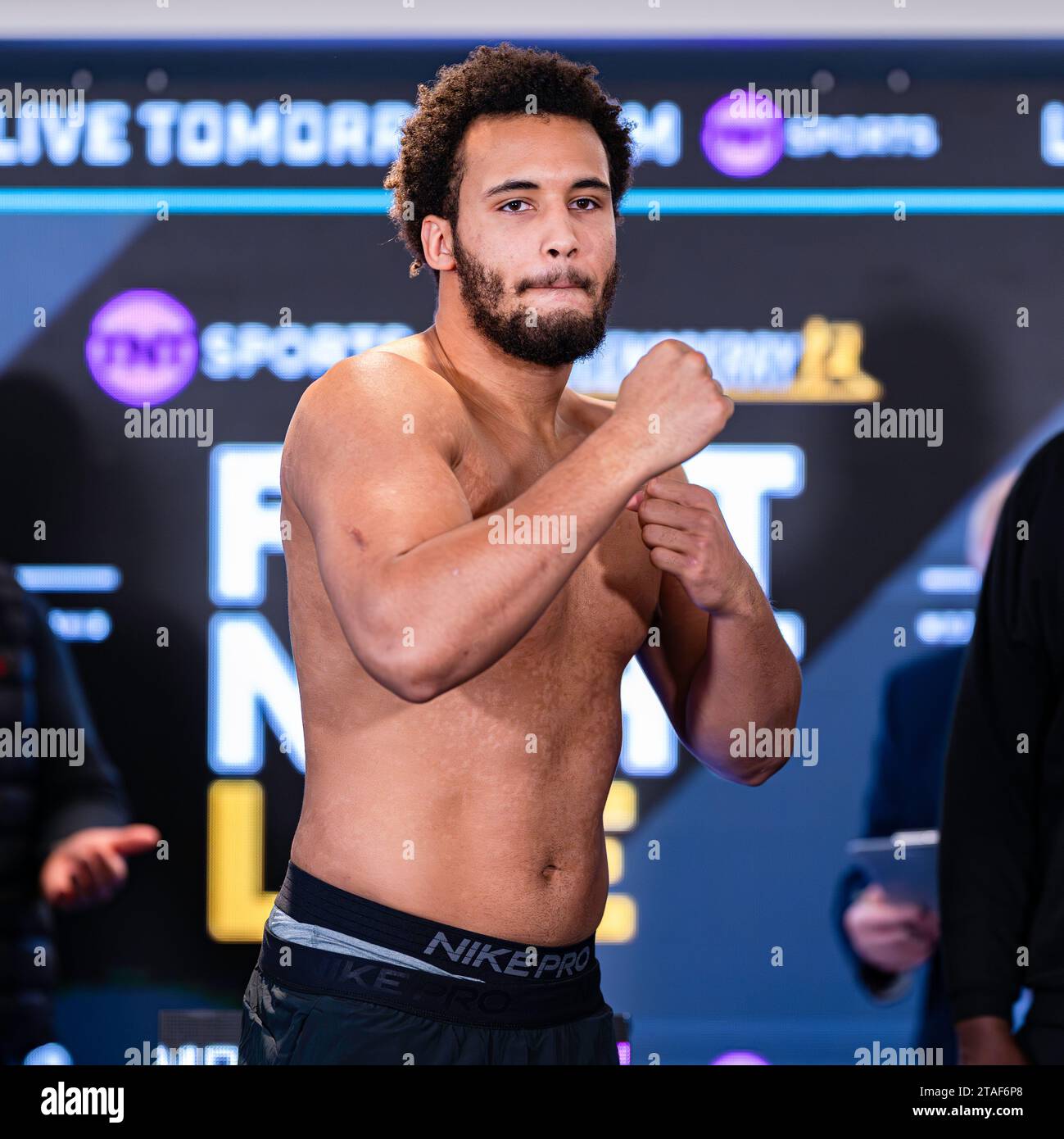 Heavyweight boxer weigh in hi-res stock photography and images - Alamy