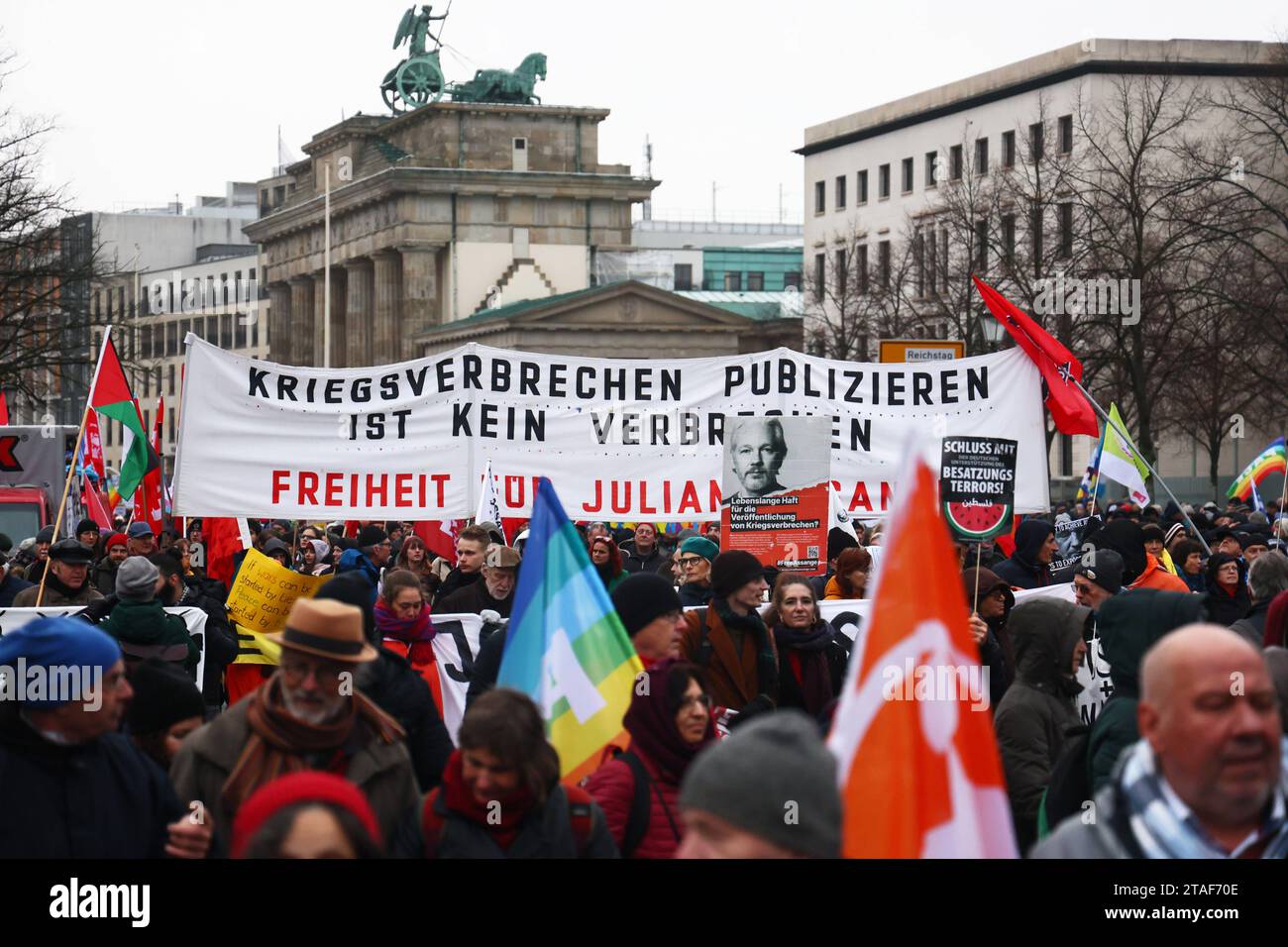 Sahra Wagenknecht nimmt einer Friedensdemonstration mit der Motto Nein ...