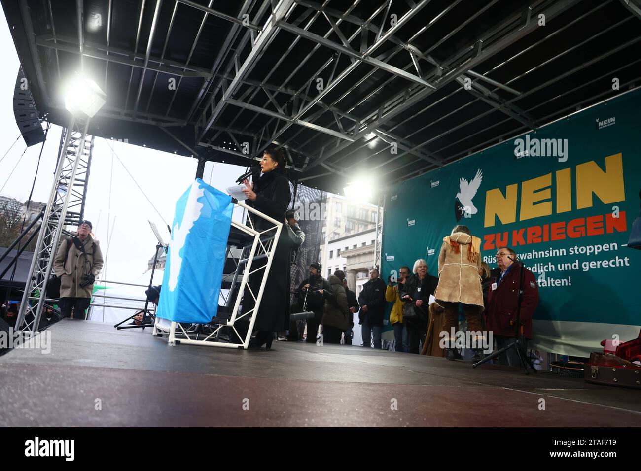 Sahra Wagenknecht nimmt einer Friedensdemonstration mit der Motto Nein ...