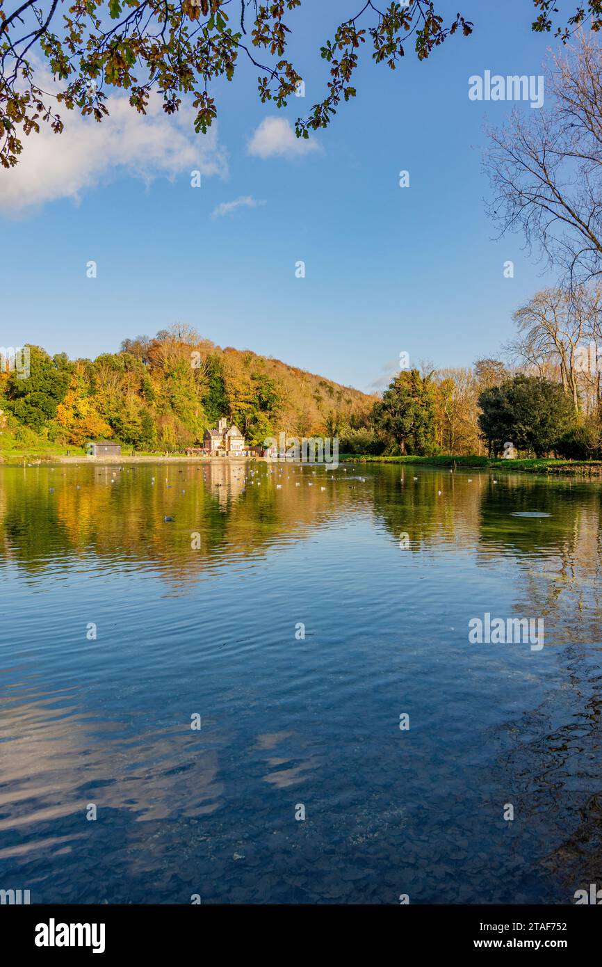Swanbourne Lake with Swanbourne Lodge tearoom - Arundel, West Sussex ...
