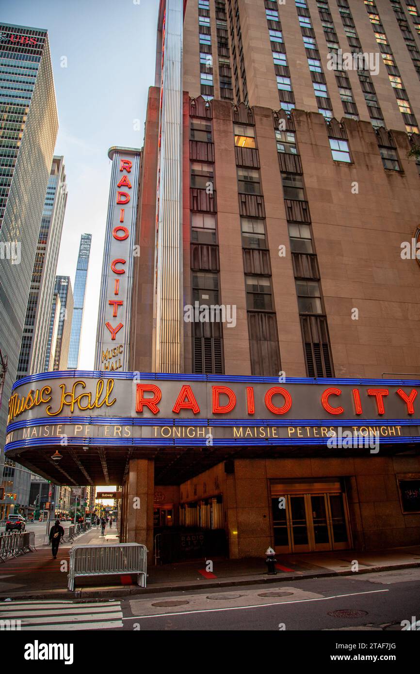 Radio City Music Hall in midtown Manhattan Stock Photo - Alamy