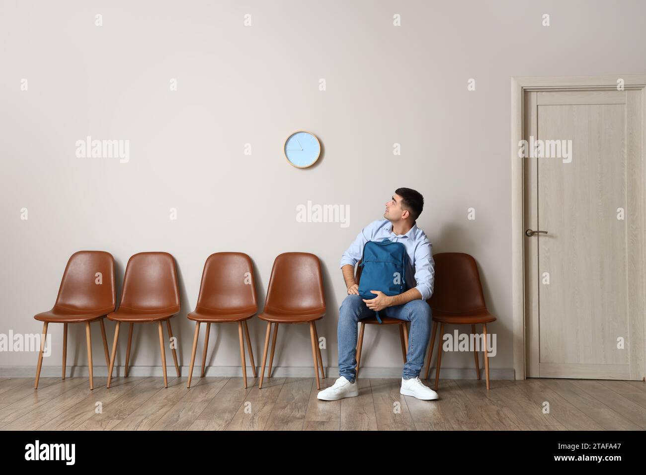 Student queue university hi-res stock photography and images - Alamy