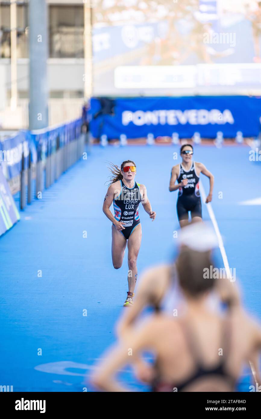 Jeanne Lehair participating in Pontevedra in the 2023 World Triathlon ...