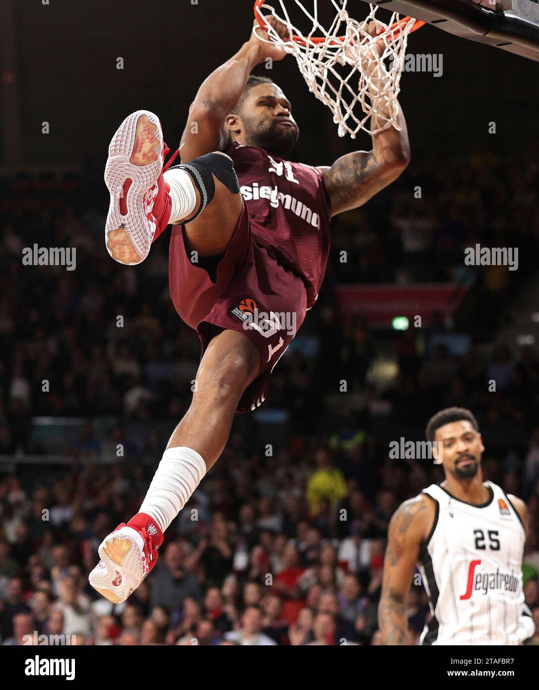 Devin booker 2024 hi-res stock photography and images - Alamy