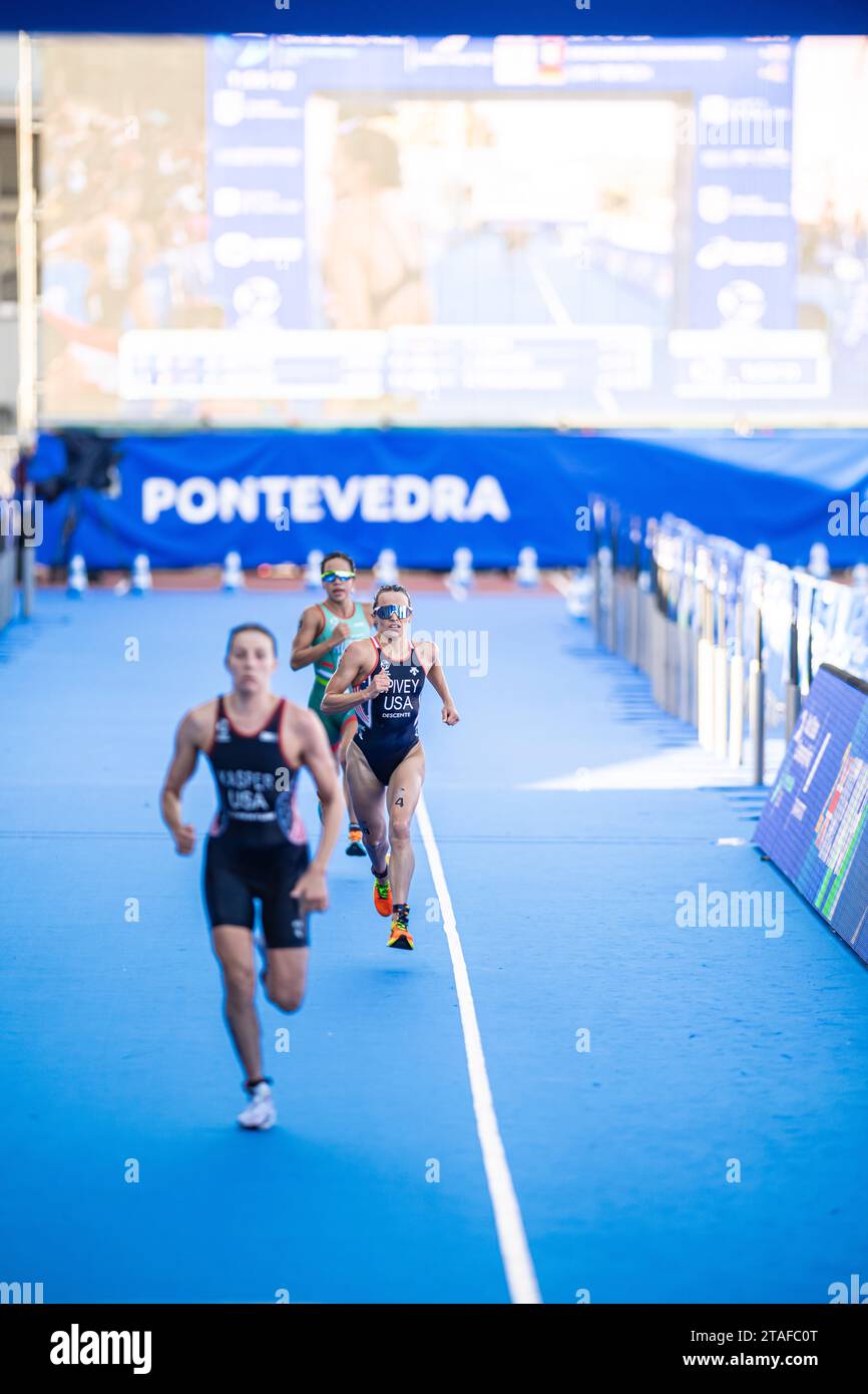 Taylor Spivey participating in Pontevedra in the 2023 World Triathlon ...