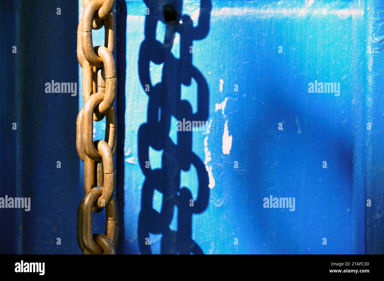 Captive chains hi-res stock photography and images - Alamy