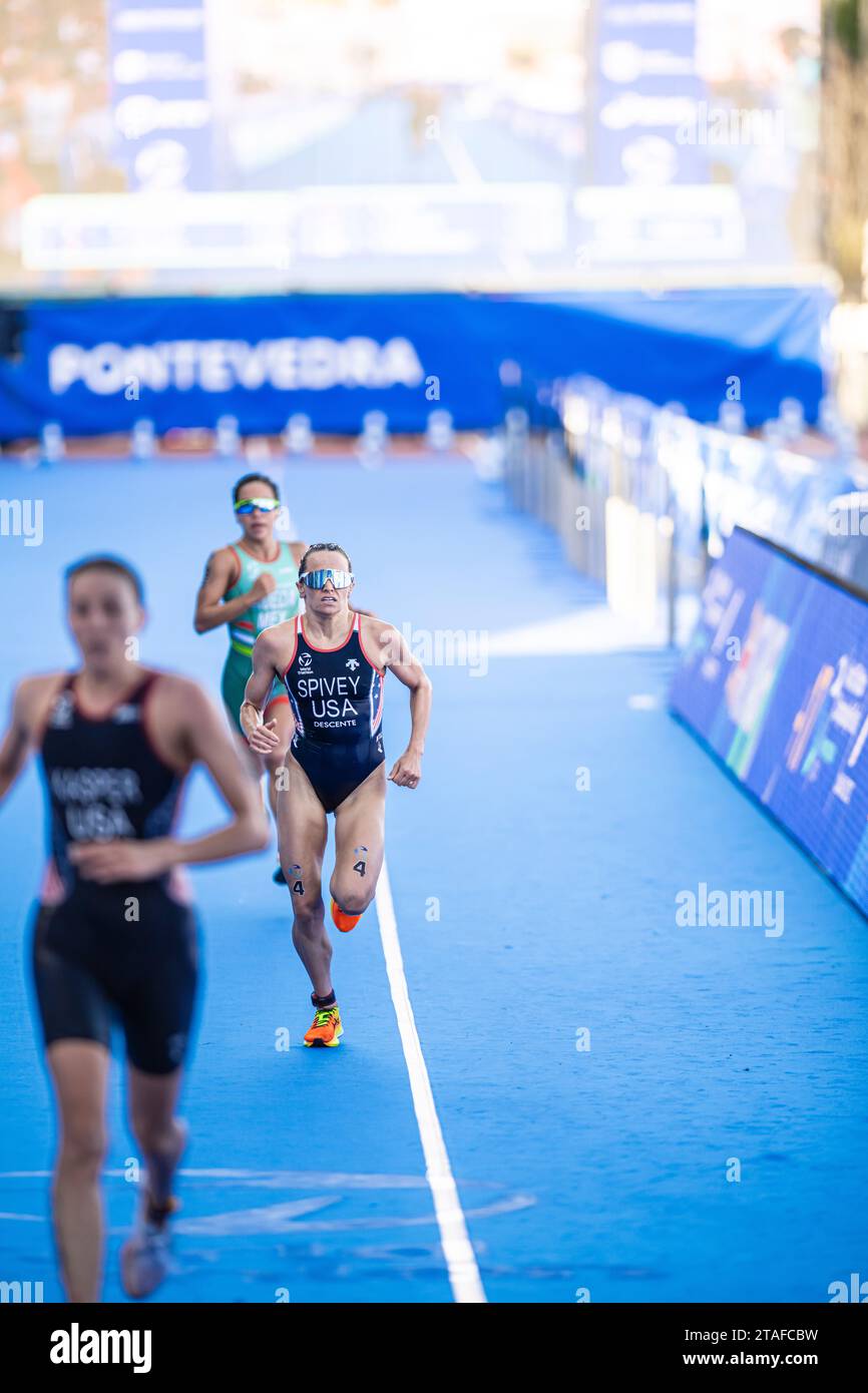 Taylor Spivey participating in Pontevedra in the 2023 World Triathlon ...