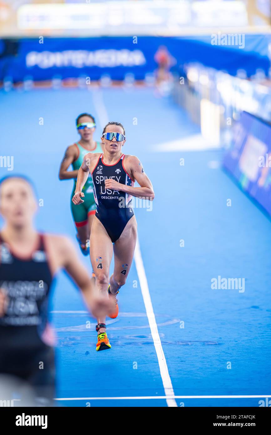 Taylor Spivey participating in Pontevedra in the 2023 World Triathlon ...