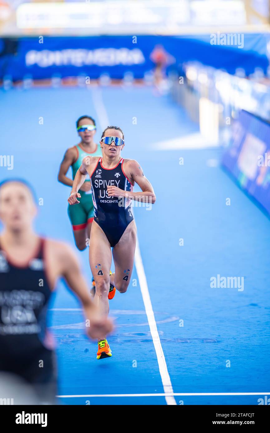 Taylor Spivey participating in Pontevedra in the 2023 World Triathlon ...