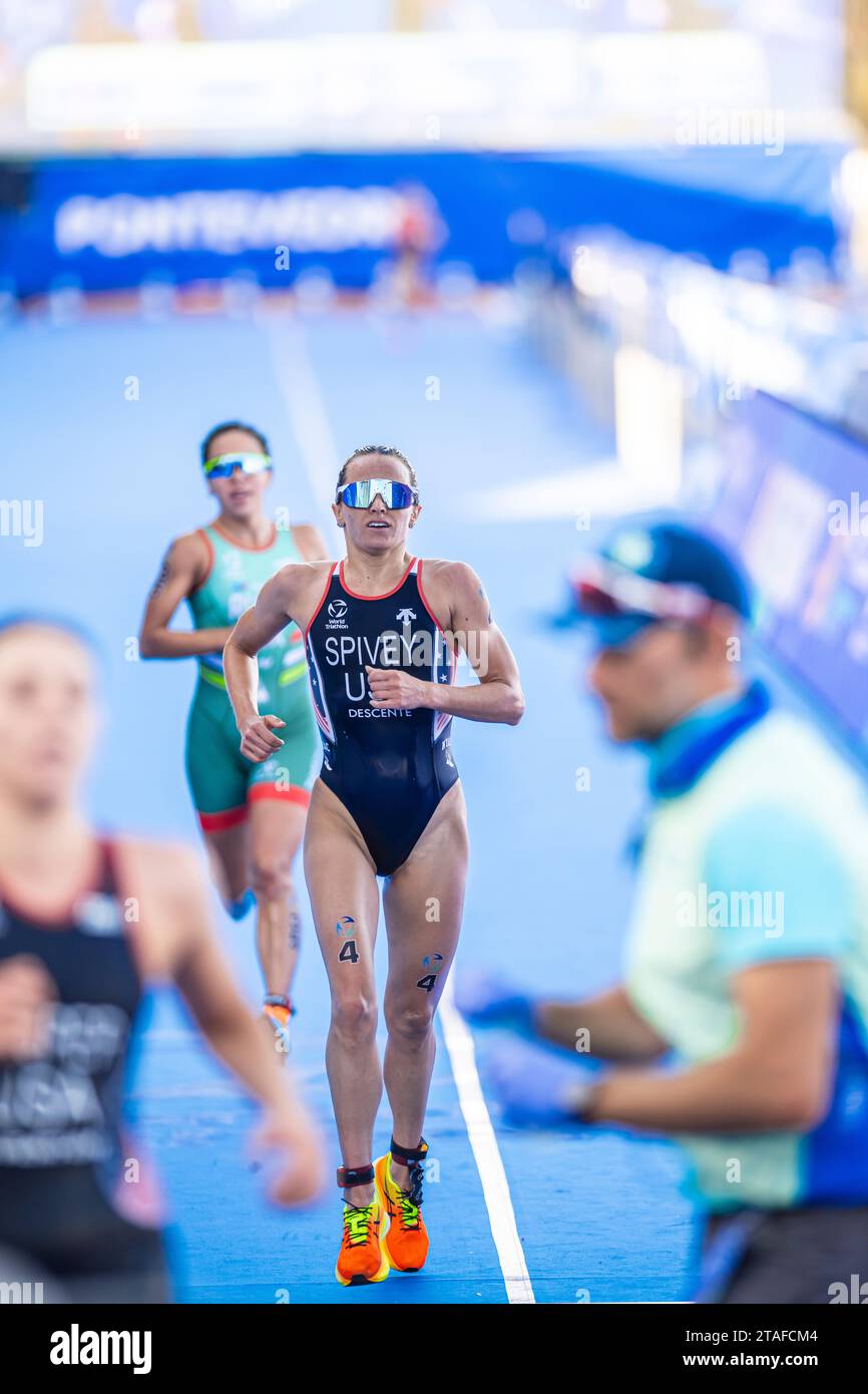 Taylor Spivey participating in Pontevedra in the 2023 World Triathlon ...