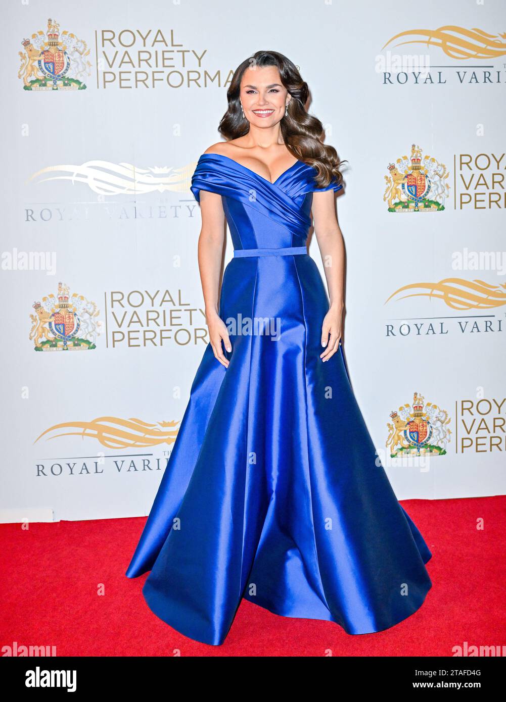 London, UK. 30th Nov, 2023. Samantha Barks who plays Elsa in the hit ... London, UK. 30th Nov, 2023. Samantha Barks who plays Elsa in the hit ...