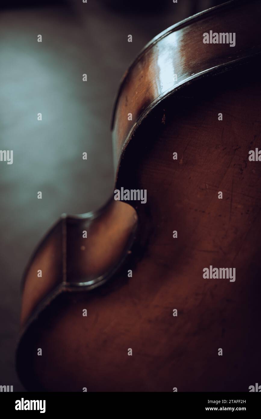 Old doublebass hi-res stock photography and images - Alamy
