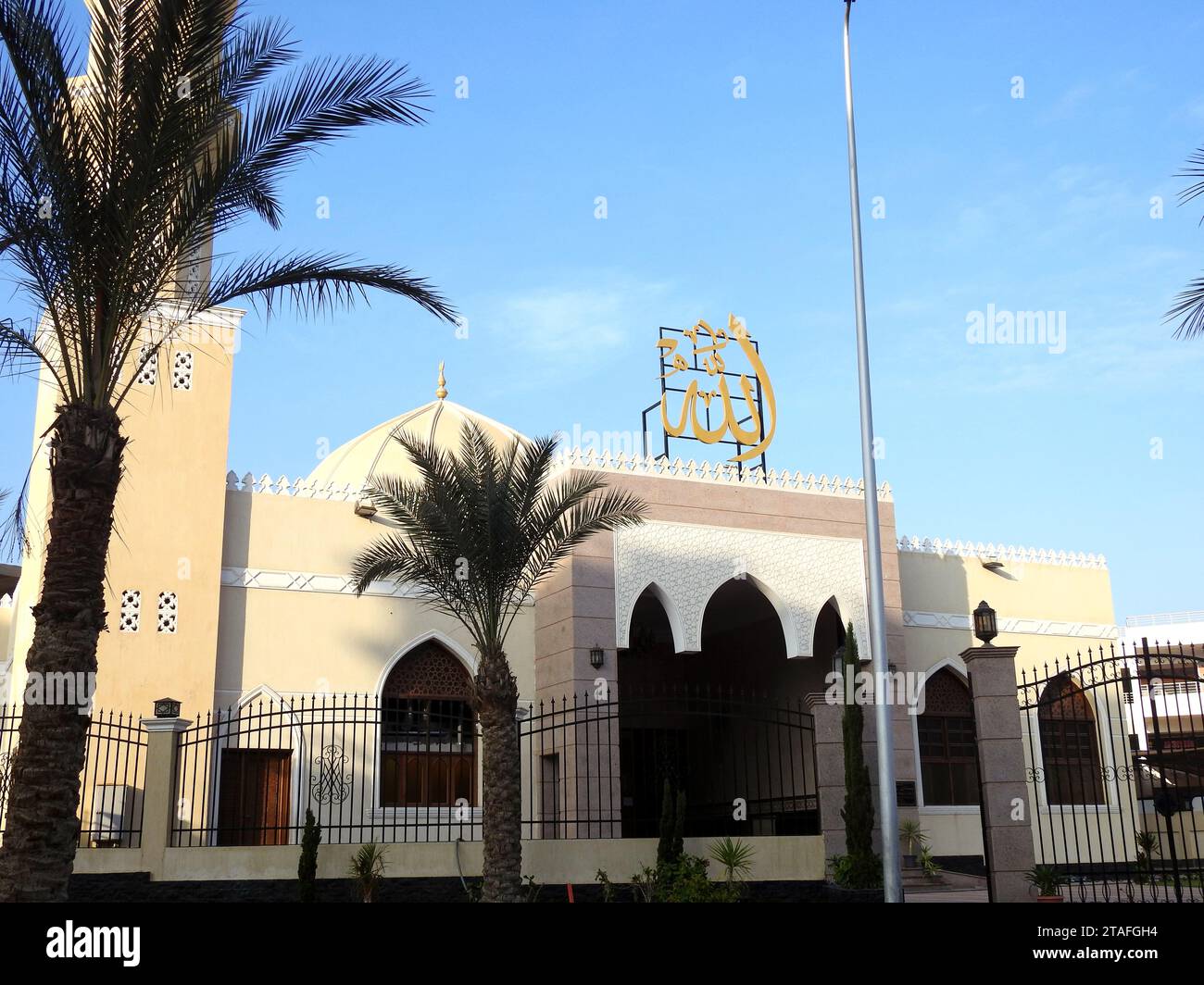Mosque font hi-res stock photography and images - Alamy