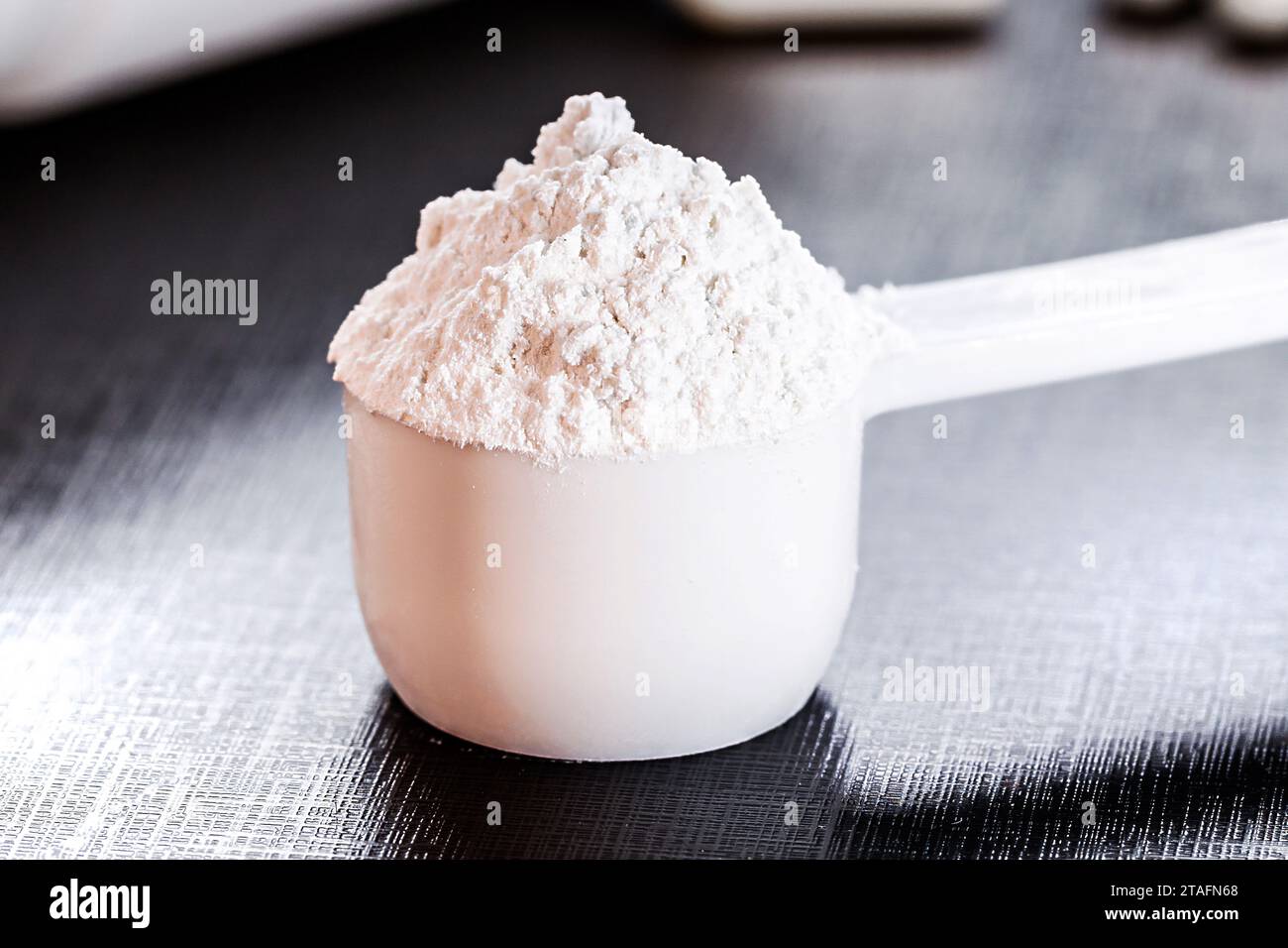 spoon of creatine, recommended supplement to increase strength, power ...