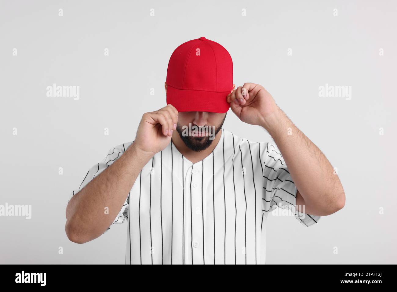 Wearing red baseball cap hi-res stock photography and images - Alamy
