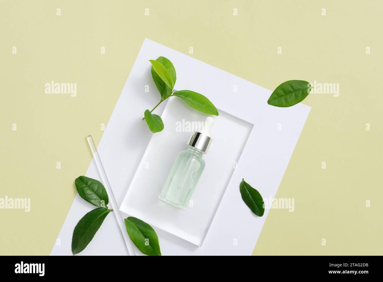 The labelless, transparent serum bottle is placed on a glass platform ...