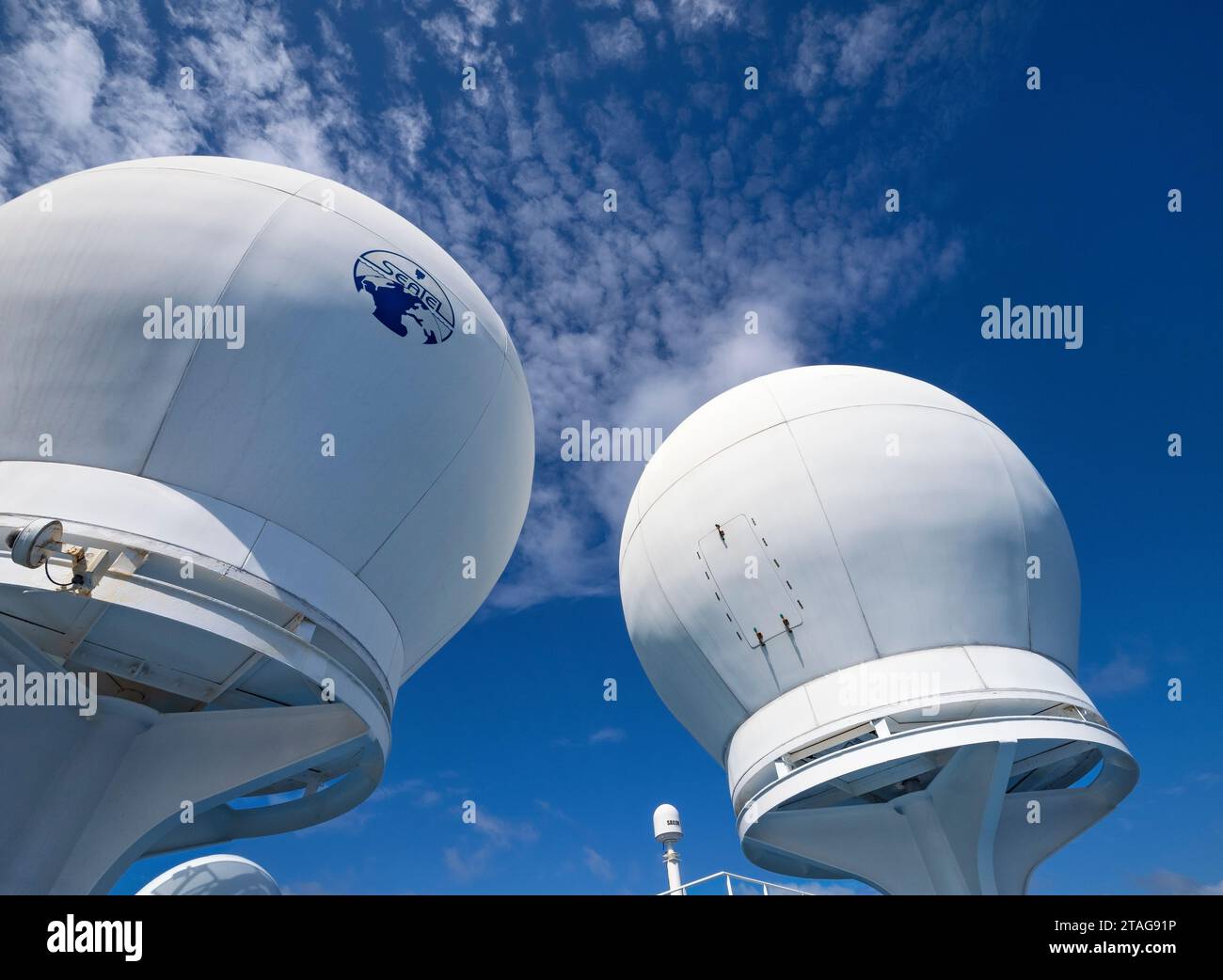 Sea tel satellite dome hi-res stock photography and images - Alamy