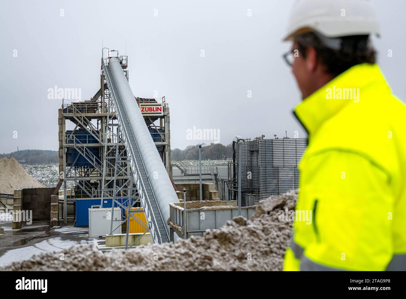 Wittmund, Germany. 30th Nov, 2023. A soil washing plant on the grounds ...