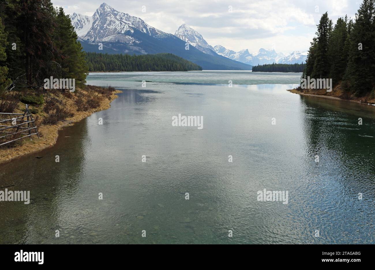 Maligne lake trail hi-res stock photography and images - Alamy