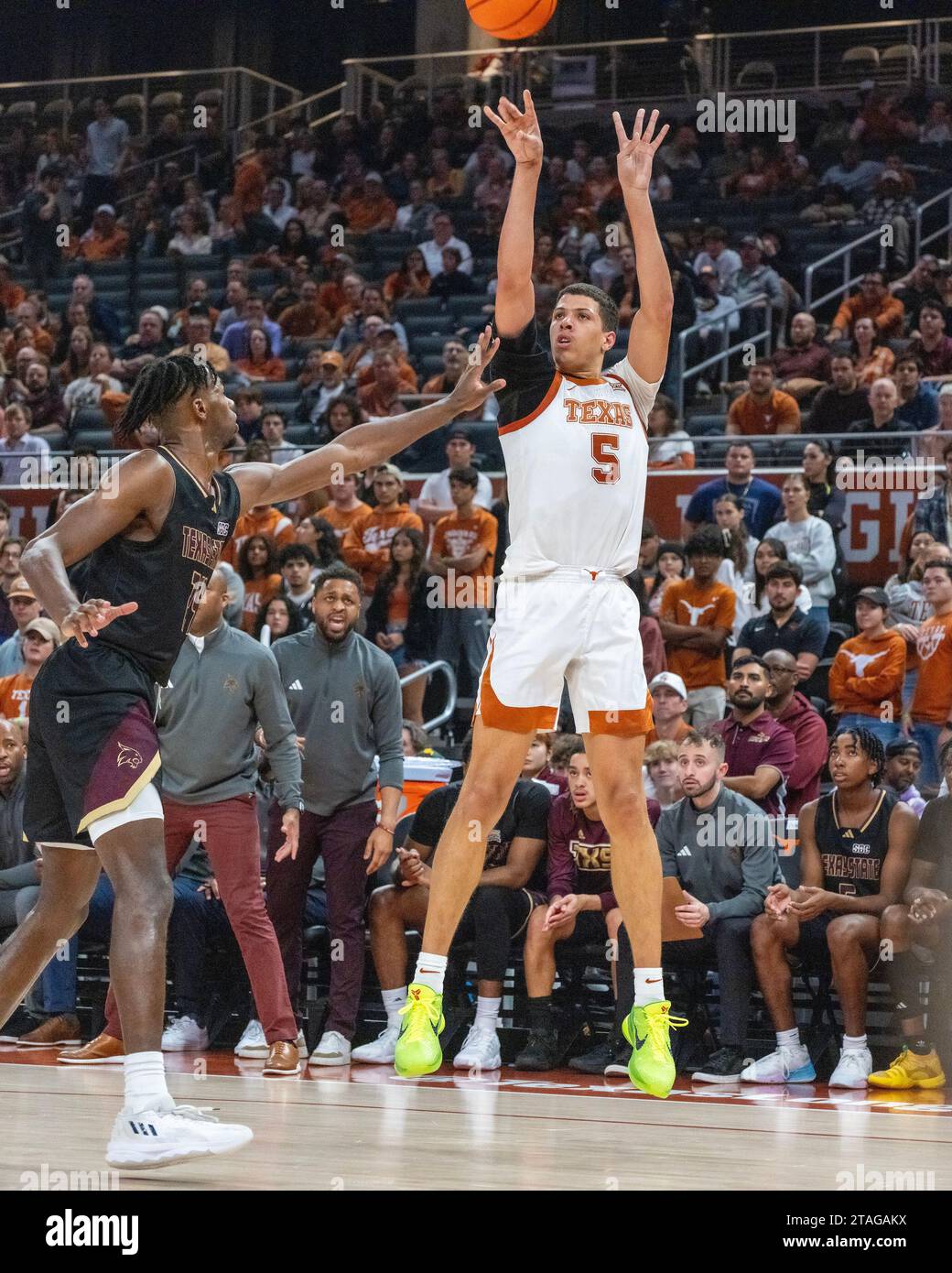 Texas, USA. 30th Nov, 2023. Kadin Shedrick #5 of the Texas Longhorns in ...