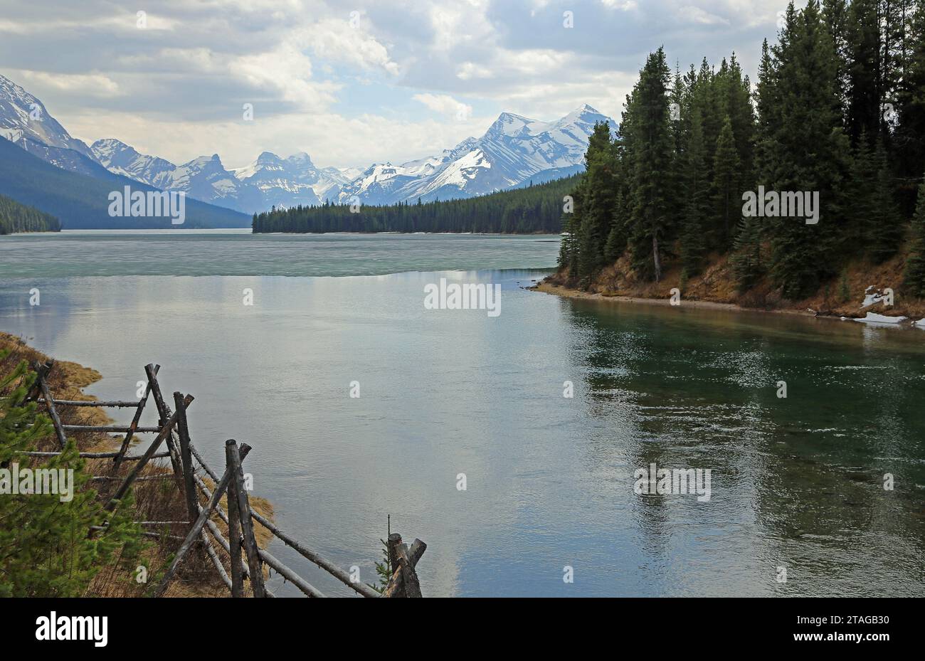 Beautiful view maligne lake hi-res stock photography and images - Alamy