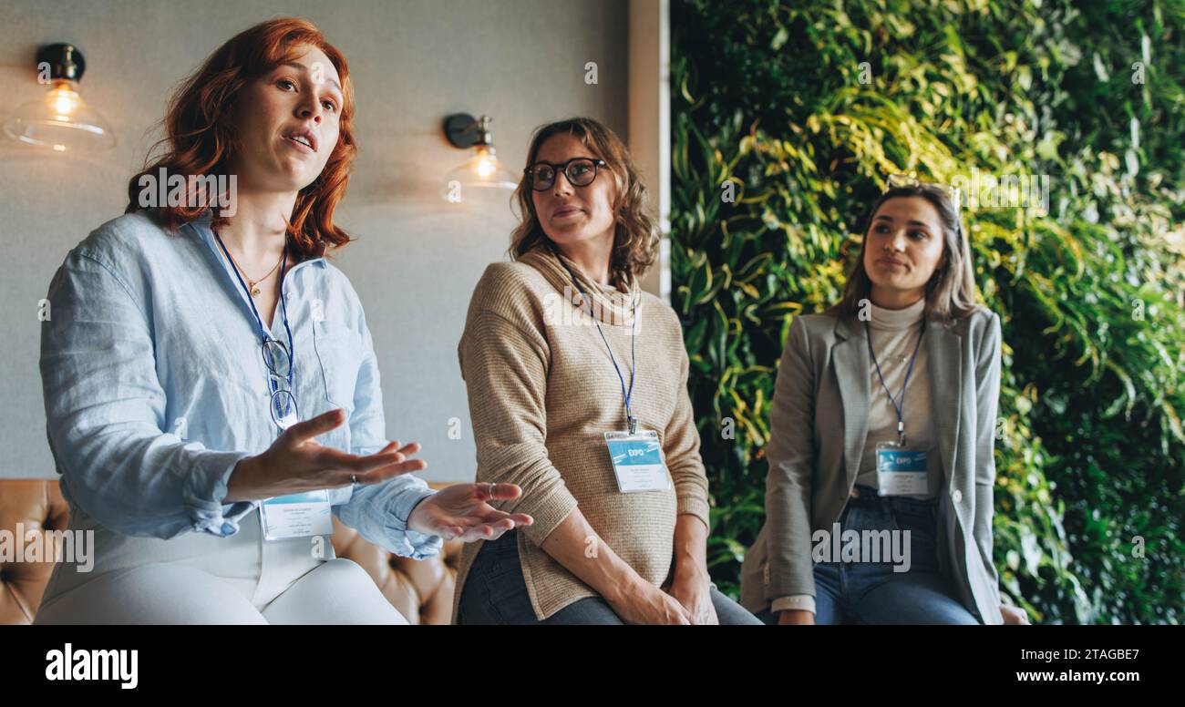 Business panel in conference setting hi-res stock photography and images - Alamy